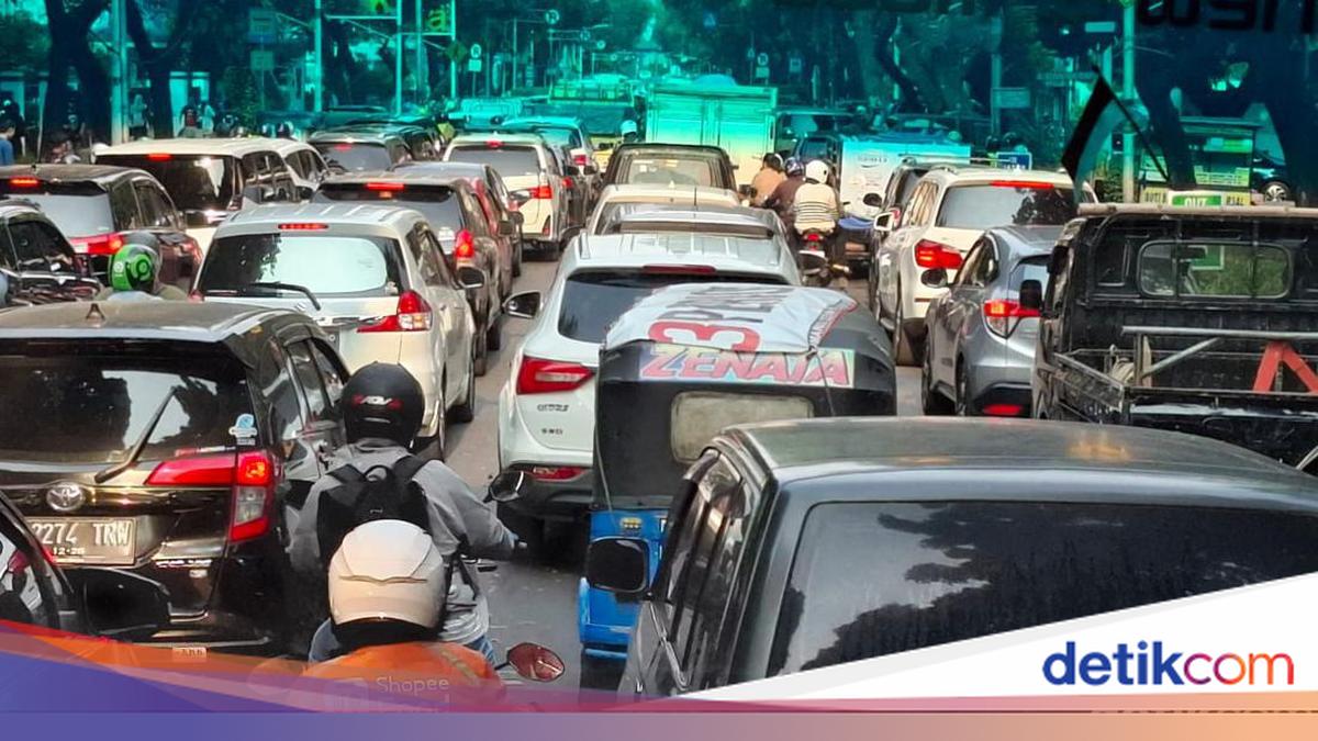 Lalu Lintas Sejumlah Ruas Jalan Jakarta Macet Pagi Ini