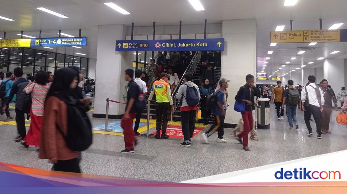 Listrik Stasiun Manggarai Sempat Padam, KCI Minta Maaf