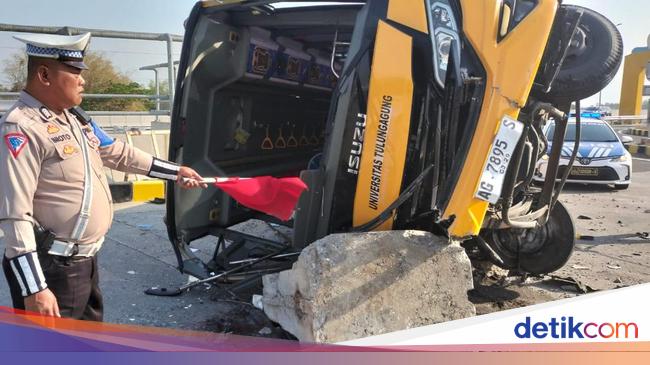 Bus Rombongan Guru SMAN Kedungwaru Terguling di Tol Sumo, 1 Orang Tewas