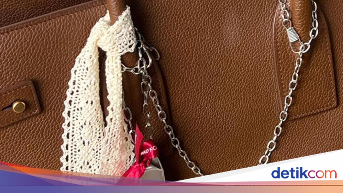 Lagi Tren, 5 Lipstik Brand Lokal dan Korea Ini Bisa Jadi Gantungan Kunci