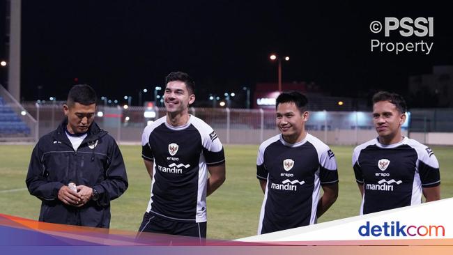 Timnas Indonesia Mulai Latihan Taktik Hari Kedua di Bahrain Timnas Indonesia Mulai Latihan Taktik Hari Kedua di Bahrain