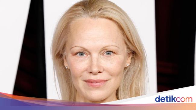 Pamela Anderson Pulang Kampung, Jauhi Dunia Gemerlap & Hidup Tanpa Makeup