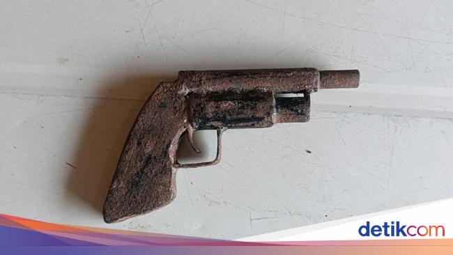 Nelayan di Poso Sulteng Temukan Senpi Rakitan di Pinggir Pantai