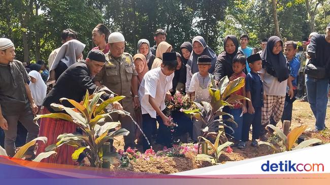 Nahas Satpol PP Tewas Tertimpa Pagar Saat Jaga Demo Rusuh di Lebak