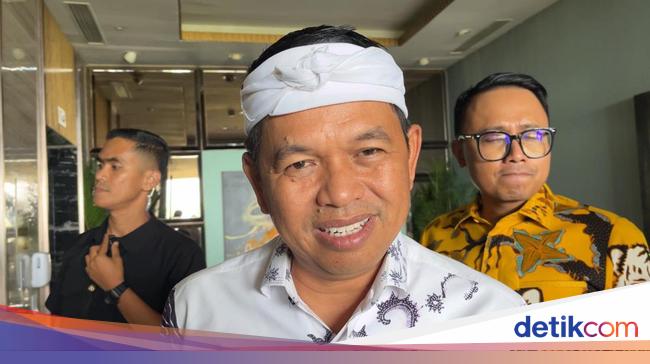Menguak Makna Iket Sunda yang Dipakai Cagub Jabar Dedi Mulyadi