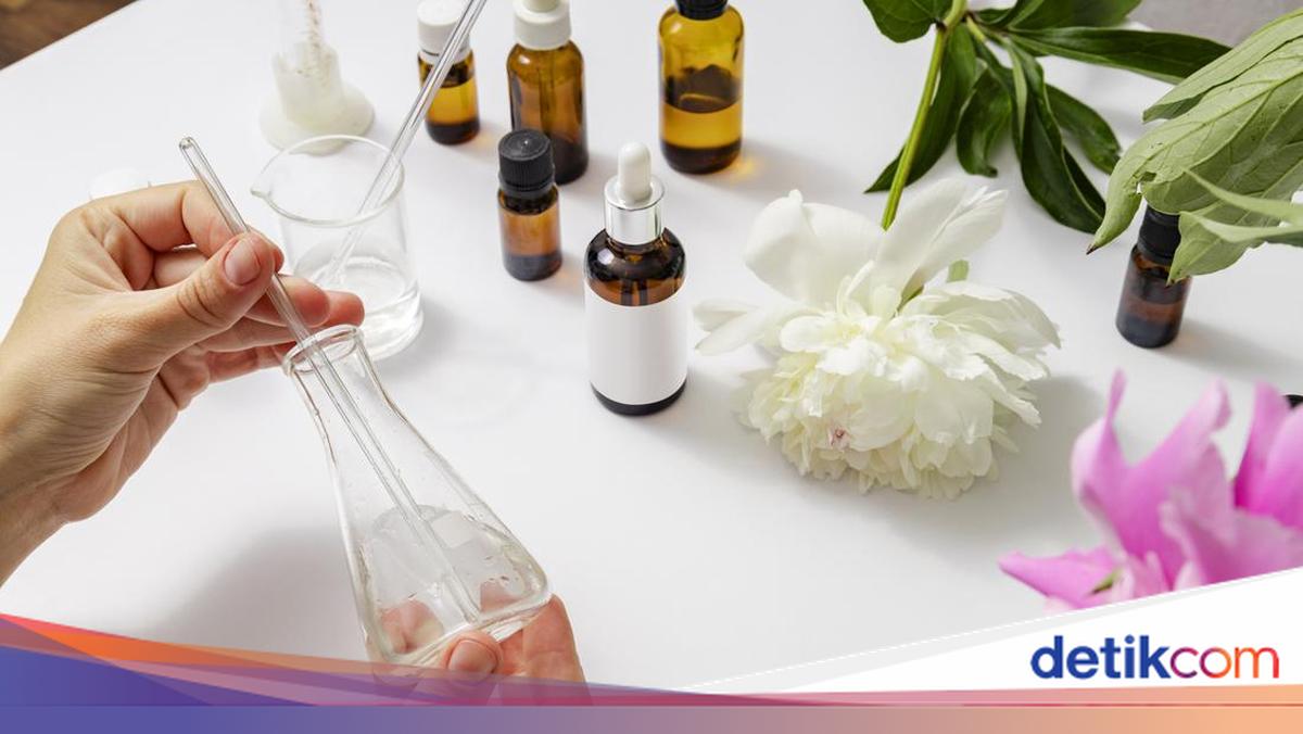 Apa Itu Etiket Biru pada Skincare? Ini Penjelasan Ilmiahnya