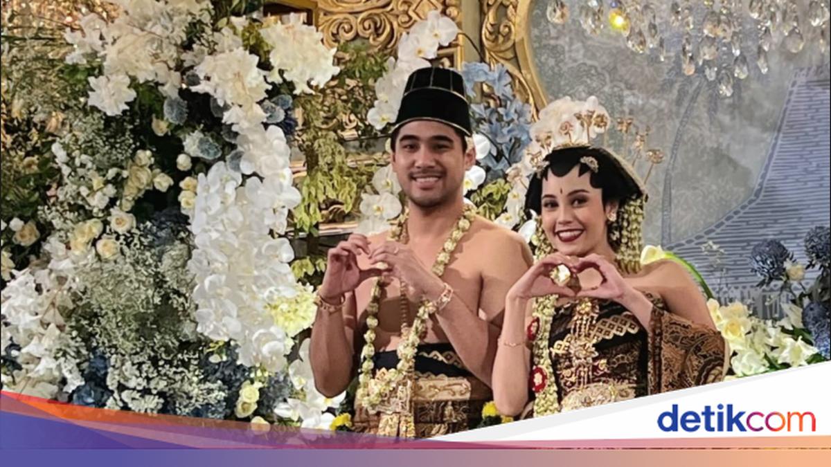 7 Foto Resepsi Pernikahan Anggika Bolsterli, Memukau Pakai Adat Jawa ...