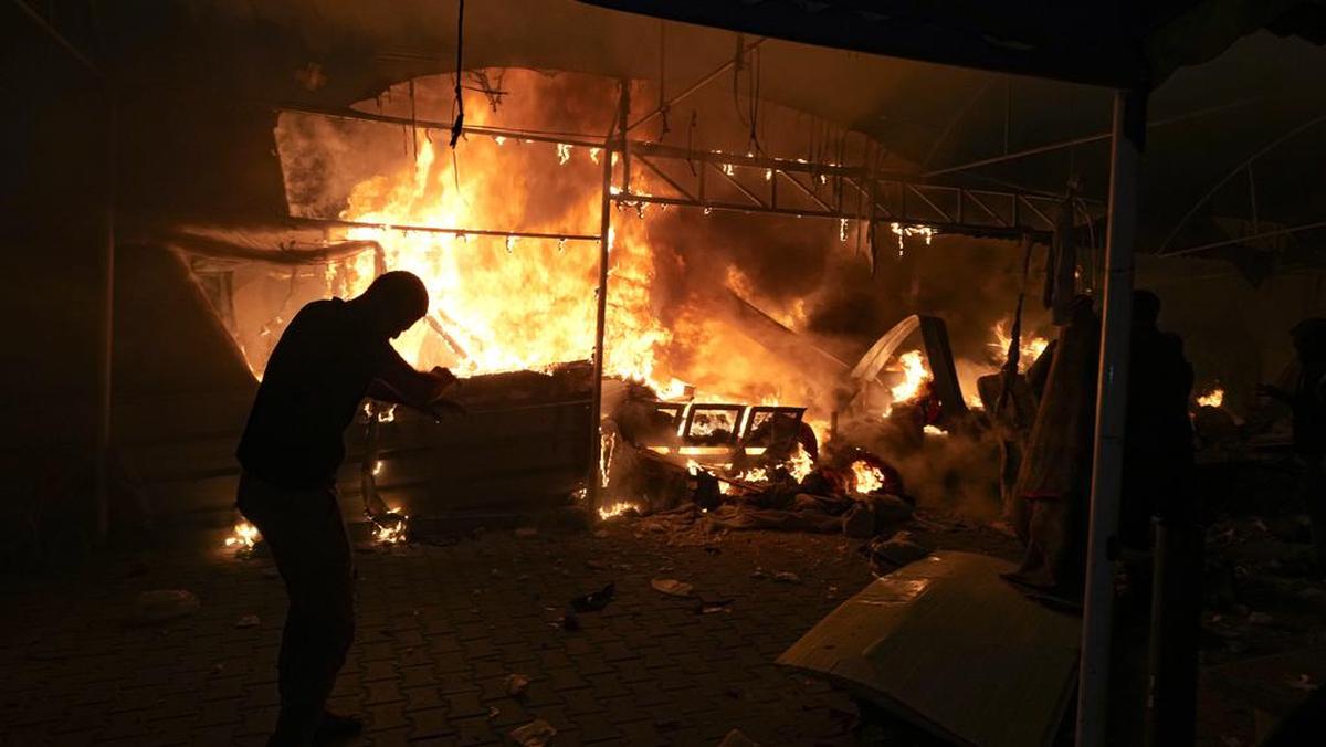 Kejam! Israel Bakar Hidup-hidup Warga Palestina yang Mengungsi di RS Al ...