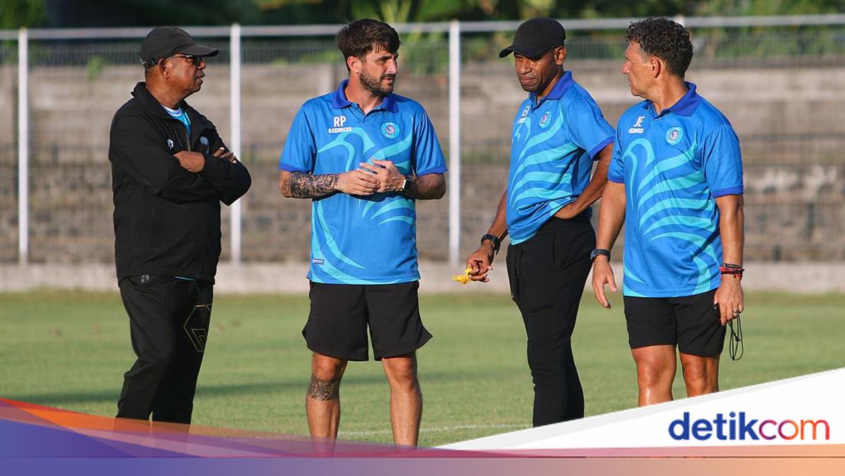 Emral Abus Resmi Jadi Pelatih Baru PSBS Biak di Liga 1 2024/2025