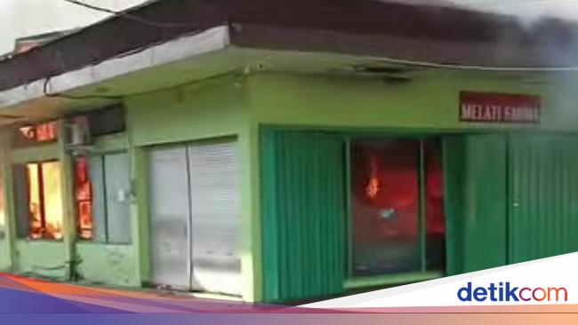 Apotek di Kediri Tabanan Terbakar