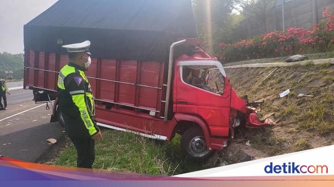 Sosok Perempuan Misterius Penyebab Kecelakaan di Tol Cipali