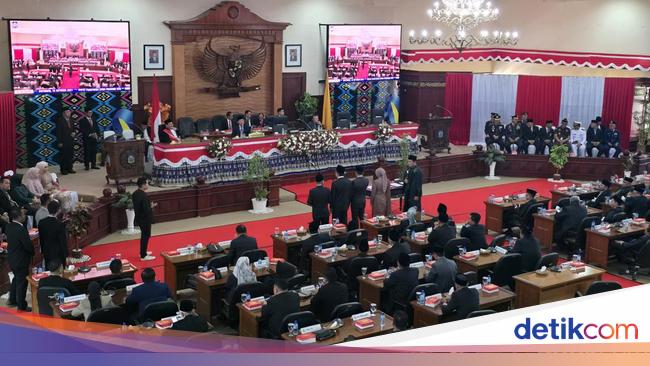 Empat Pimpinan Definitif DPRD NTB Periode 2024-2029 Resmi Dilantik