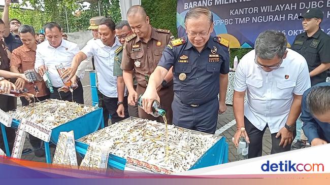 12 Juta Rokok Ilegal Dimusnahkan, Modus Didistribusikan ke Toko Kelontong