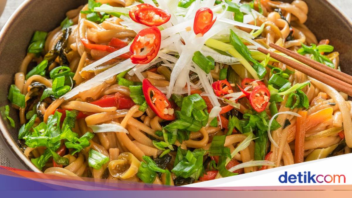 Resep Bakmi Goreng Sayuran Bumbu Kecap yang Manis Mulur Lezat