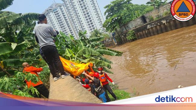 Hanyut di Kali Pesanggrahan Jaksel, Pria Ditemukan Tewas di Kedoya Hanyut di Kali Pesanggrahan Jaksel, Pria Ditemukan Tewas di Kedoya