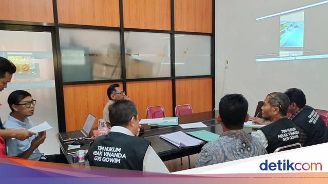 Vinanda-Gus Qowim Laporkan Oknum Ketua RW yang Copot Banner Kampanye