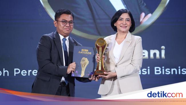 Tri Andayani Terima Penghargaan Perempuan Transformasi Bisnis Pelayaran