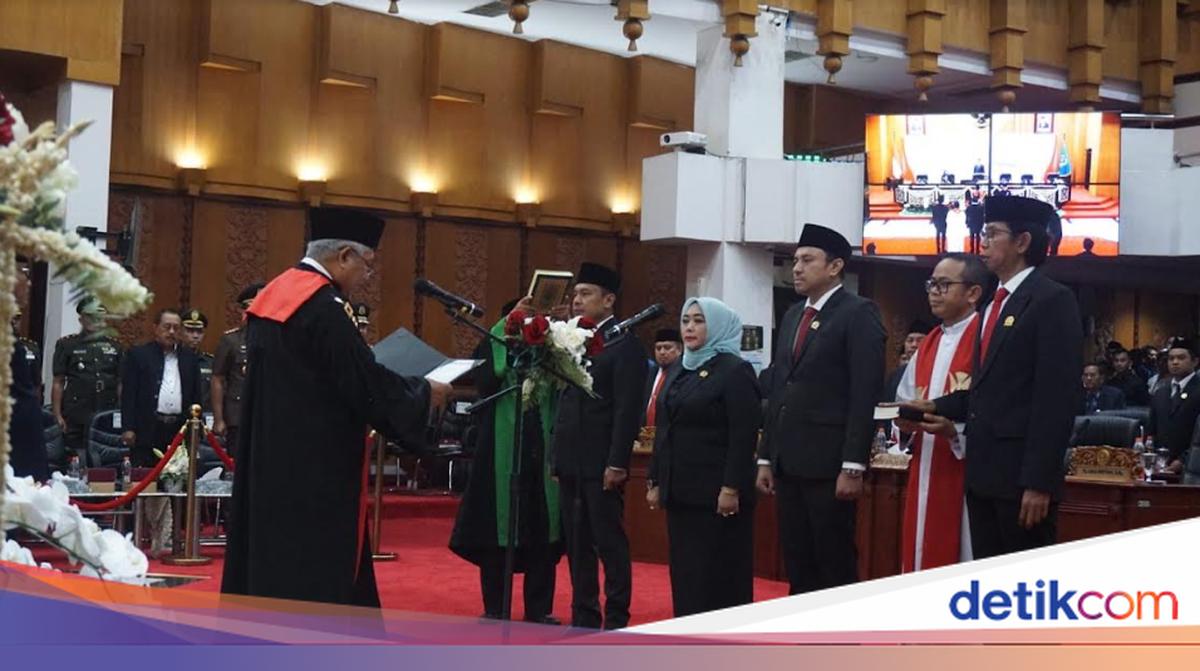 4 Pimpinan DPRD Kota Surabaya Masa Jabatan 2024-2029 Resmi Dilantik