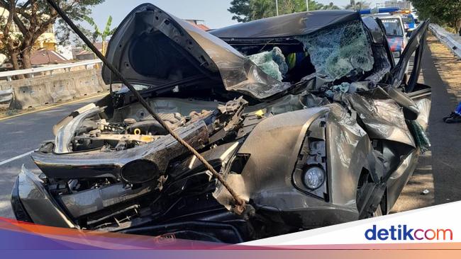 Kecelakaan Toyota Calya Vs Truk Kontainer di Tol Makassar, 1 Orang Luka