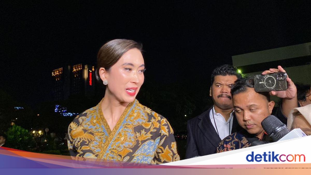 Dress Code Pengumuman Menteri-Wamen Prabowo: Batik Cokelat