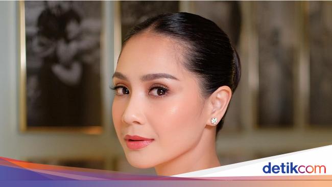 Gaya Anggun Nagita Dampingi Raffi Ahmad Dilantik Jadi Utusan Khusus Presiden