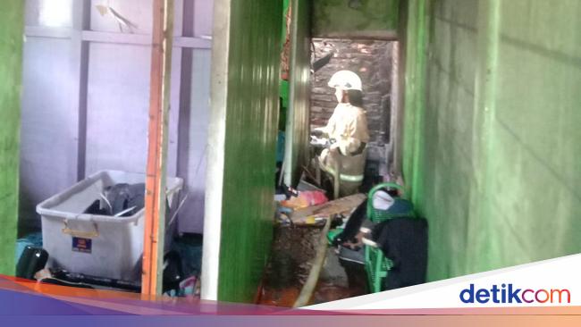 Rumah di Koja Jakut Kebakaran, Api Merembet ke Sebagian Lantai 2