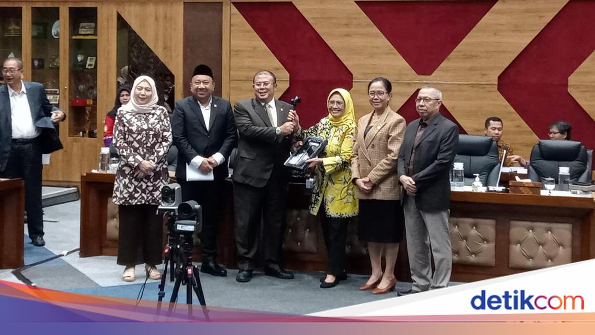 3 Srikandi Hetifah, My Esti dan Himmatul Aliyah Pimpin Komisi X DPR