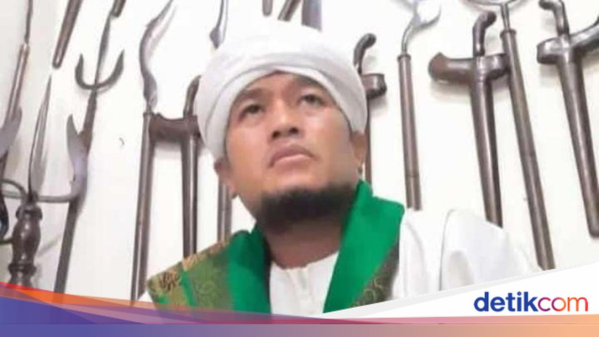Raden Gilap Pemimpin Ritual Sumpah Pocong Wafat, Farhat Abbas Berduka
