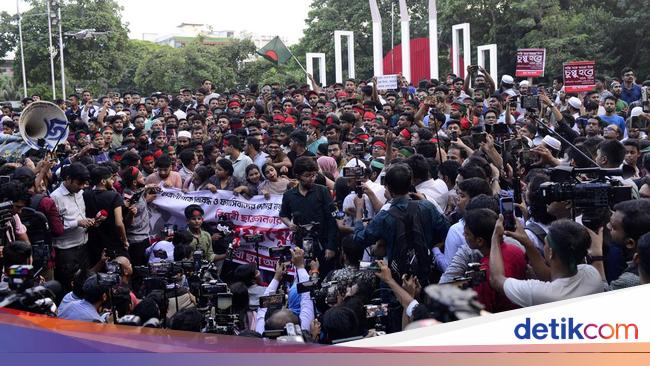 Warga Bangladesh Ramai-ramai Kepung Istana Presiden, Ada Apa?