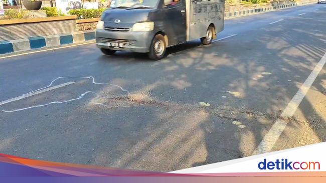 Biker Perempuan Tewas Tabrak Pikap di Kota Pasuruan