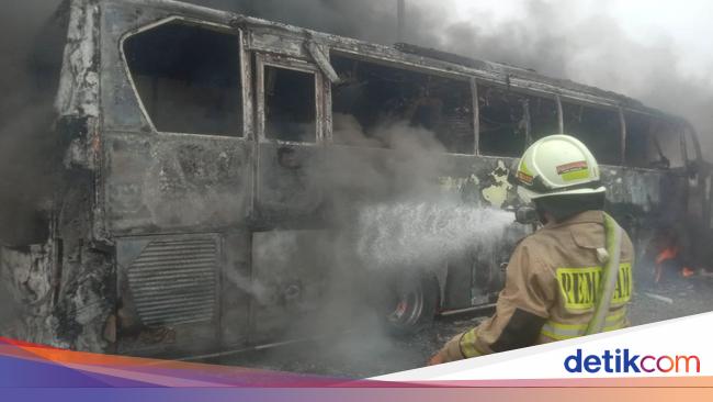 Kebakaran Bus Angkut 58 Anak TK di Tol Jaktim Dipicu Korsleting AC