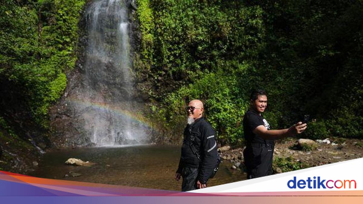 Viral Curug Ceret Naringgul, Tak Perlu Trekking Ada di Tepi Jalan Cianjur