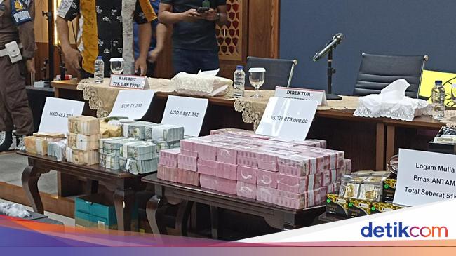 Kejagung Sita Duit Rp 920 M 51 Kg Emas Dari Eks Pejabat Ma Zarof Ricar
