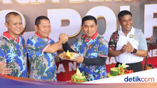 Perkuat Sinergitas, TNI-Polri Olahraga Bersama Perkuat Sinergitas, TNI-Polri Olahraga Bersama