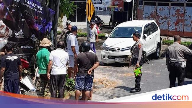 Pensiunan PNS Tewas Ditabrak Minibus Saat Hendak Menyeberang