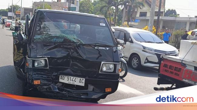 Brakk! Laka Karambol Motor-Innova-Pikap di Jalan Jogja-Solo Klaten
