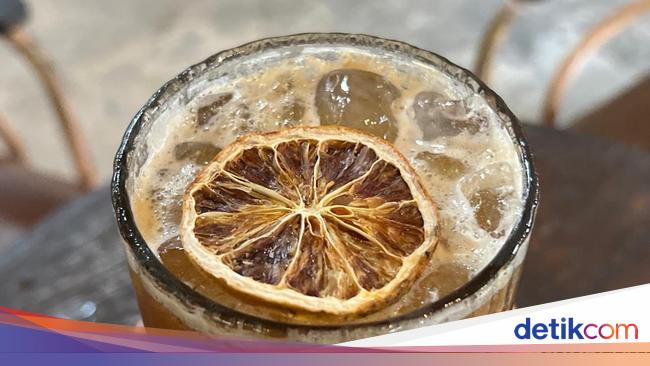 Coffee Shop ala Rumah Joglo Ini Punya Kopi Lemon yang Segar