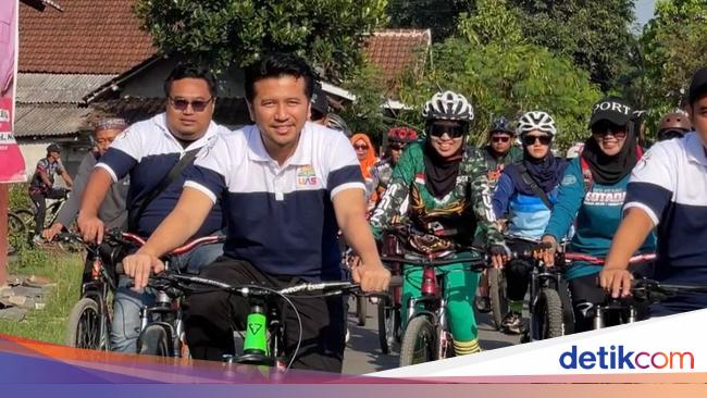 Emil Dardak Gowes Bareng Warga Jember di Harlah ke-26 UAS Kencong