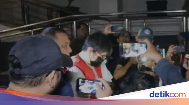 Tampang Ronald Tannur Pakai Rompi Merah Lagi Usai Vonis Bebas Dibatalkan
