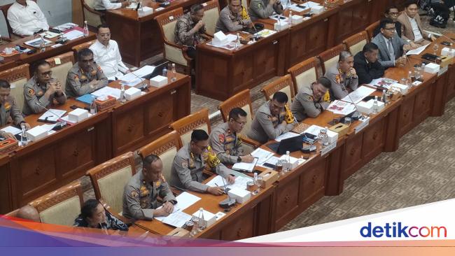 Kapolda NTT Jelaskan ke Komisi III DPR Duduk Perkara Ipda Rudy Soik Dipecat Kapolda NTT Jelaskan ke Komisi III DPR Duduk Perkara Ipda Rudy Soik Dipecat