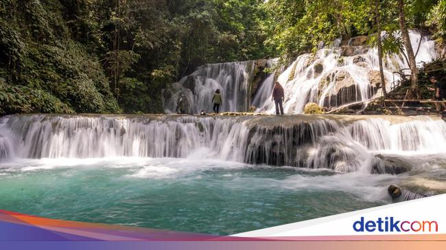 Indahnya Air Terjun Piala di Kabupaten Banggai