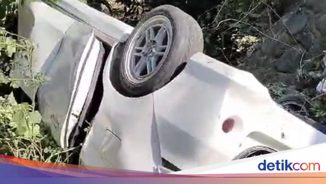 Minibus Terjun ke Jurang di Jalan Poros Maros-Bone, Sopir Diduga Ngantuk