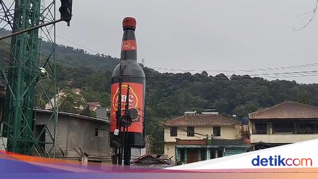 Ikon Tugu Botol Kecap di Puncak Cianjur Kembali, Ukurannya Lebih Besar