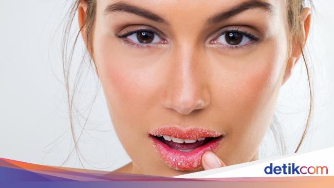 8 Penyebab Bibir Kering dan Pecah-pecah, Termasuk Sering Menjilatnya