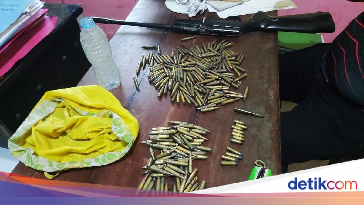 Pria Simpan 1 Senpi Rakitan-251 Butir Peluru di Maluku Tengah Ditangkap