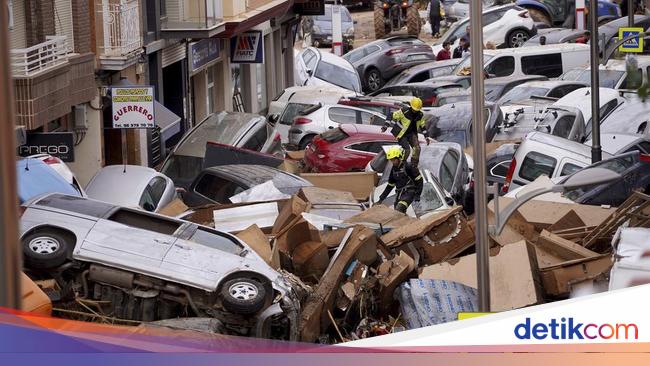 Penampakan Dashyatnya Banjir Bandang di Valencia Spanyol