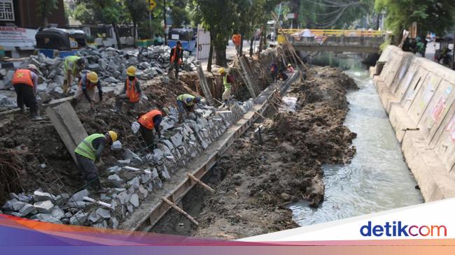 Progres Terkini Perbaikan Turap Kali di Utan Kayu Jaktim