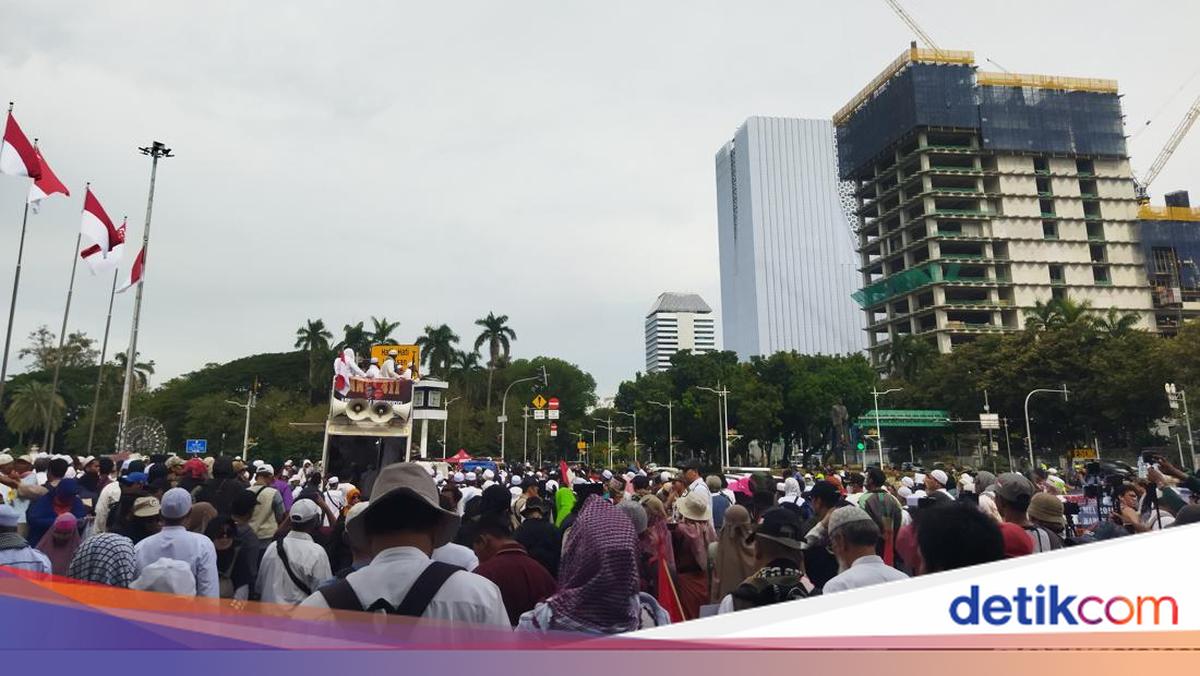 Aksi Reuni 411 di Patung Kuda, Jl Medan Merdeka Barat Arah Istana Ditutup