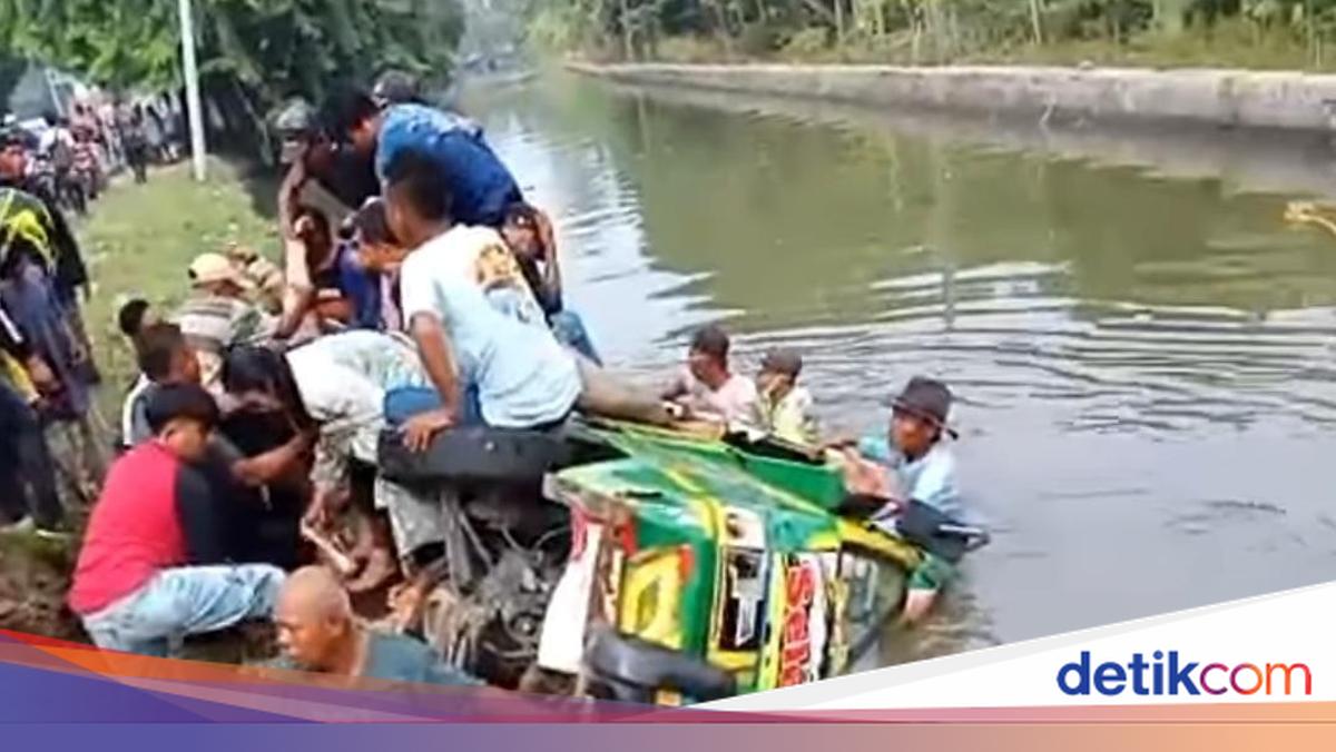 Viral Mobil 'Dora' Ditumpangi 17 Emak-emak Nyemplung ke Irigasi