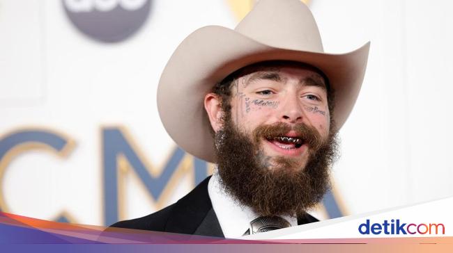 Post Malone Kejutkan Pelayan Restoran Beri Uang Tip Rp 47 Juta